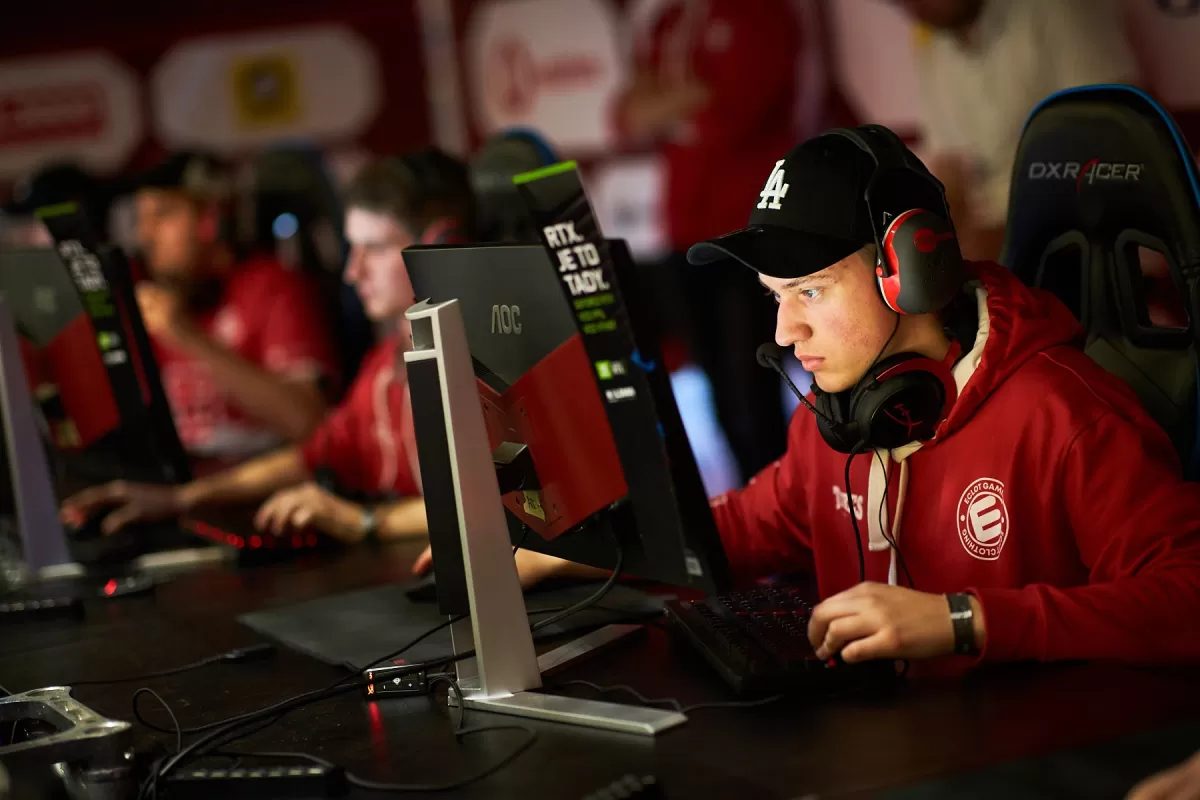Hellcase cup 8 kvalifikácia: V hre viacero domácich tímov | EPLAYER